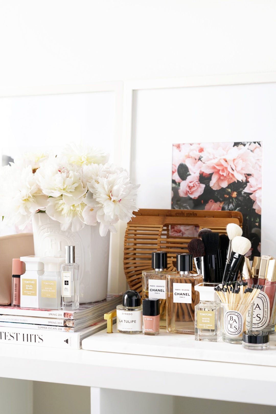 Best Decorative Trays for Your Vanity + Beauty Products - The Beauty ...