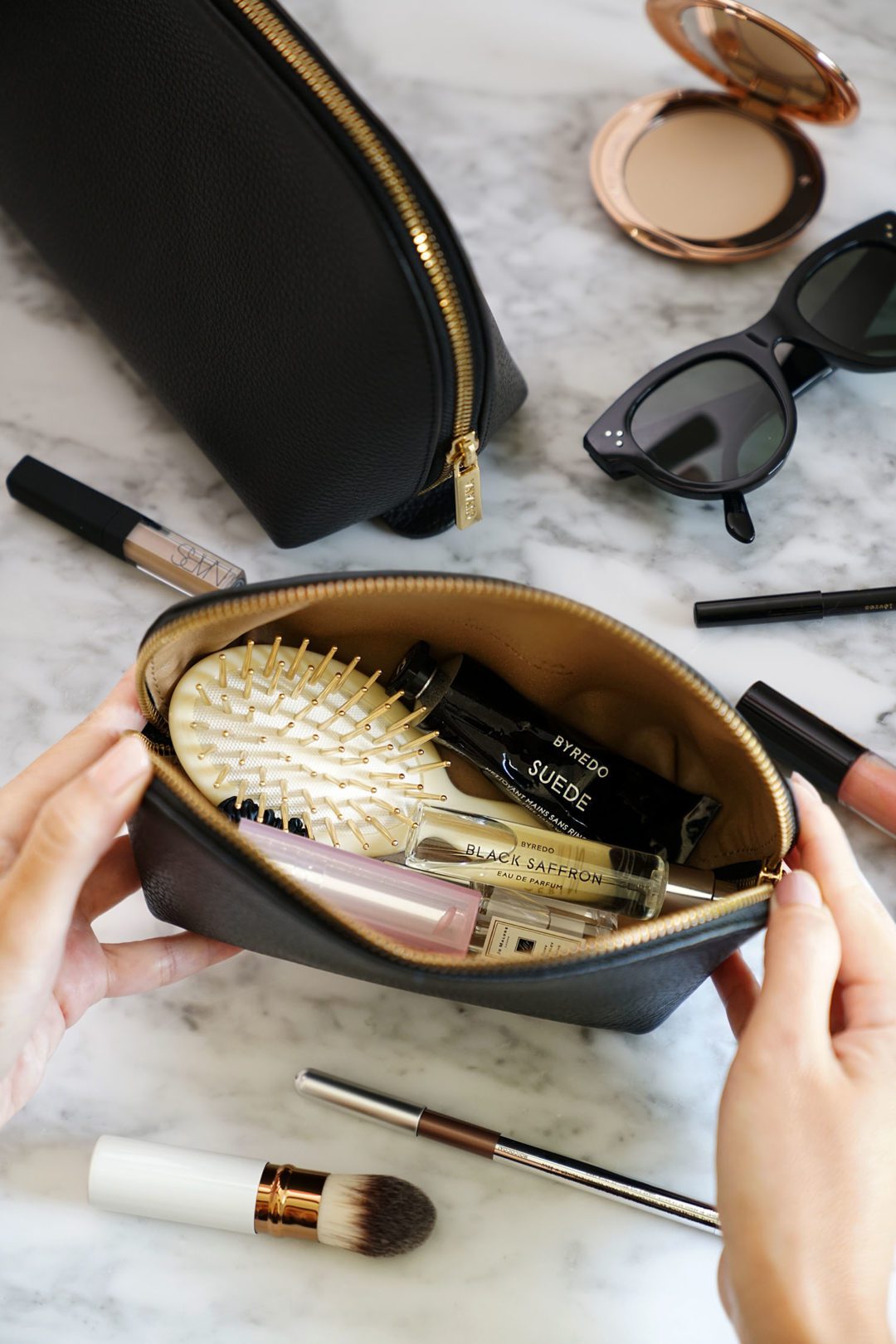 What's In My Makeup Bag - The Beauty Look Book