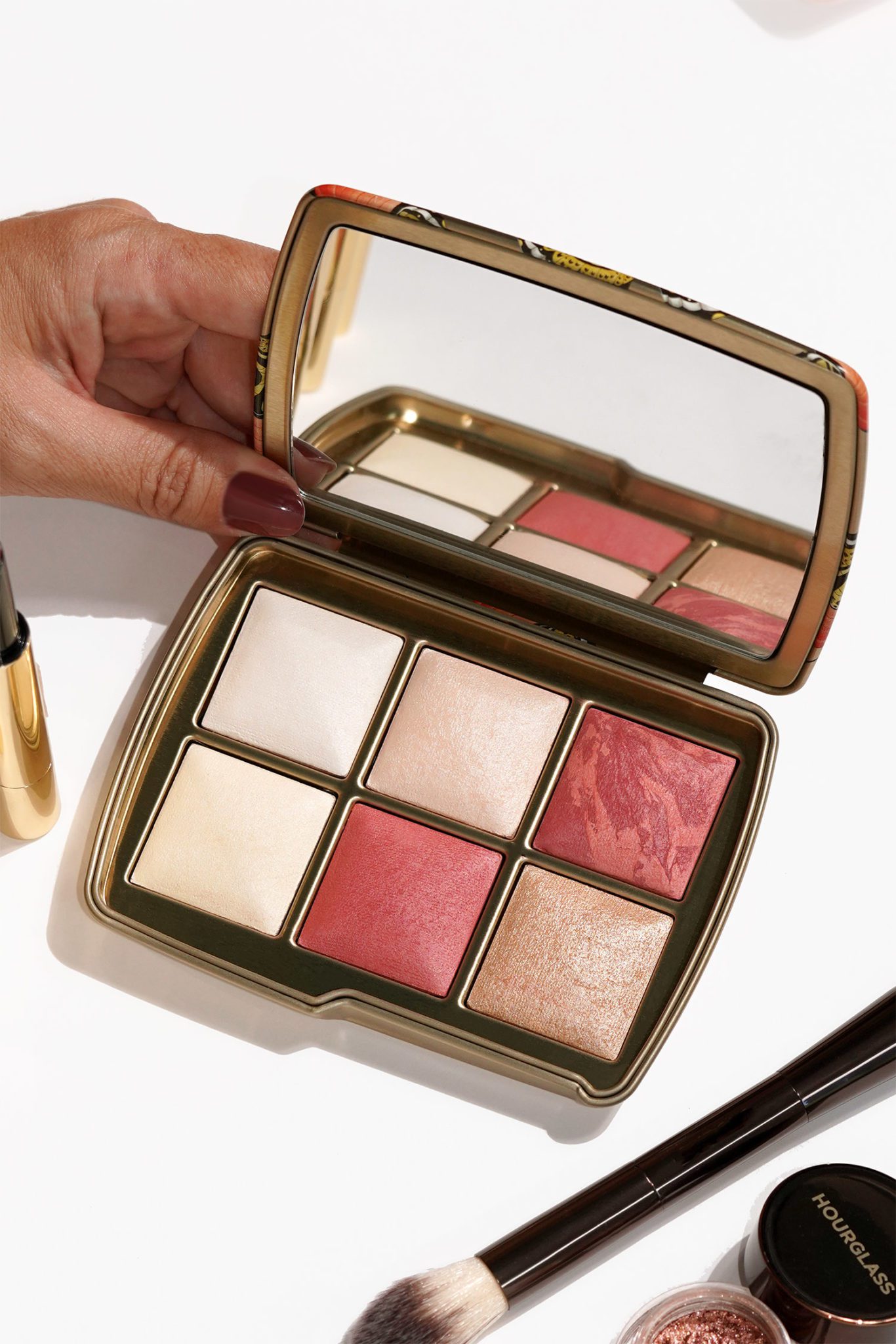 Hourglass Ambient Lighting Edit Unlocked Holiday 2022 - The Beauty Look ...